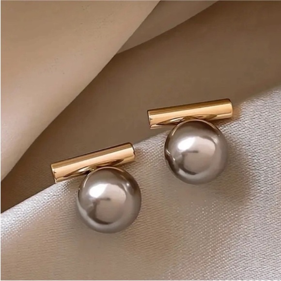 Anthropologie | Jewelry | Nwot Lorelei Tahitian Pearl Post Earrings | Poshmark